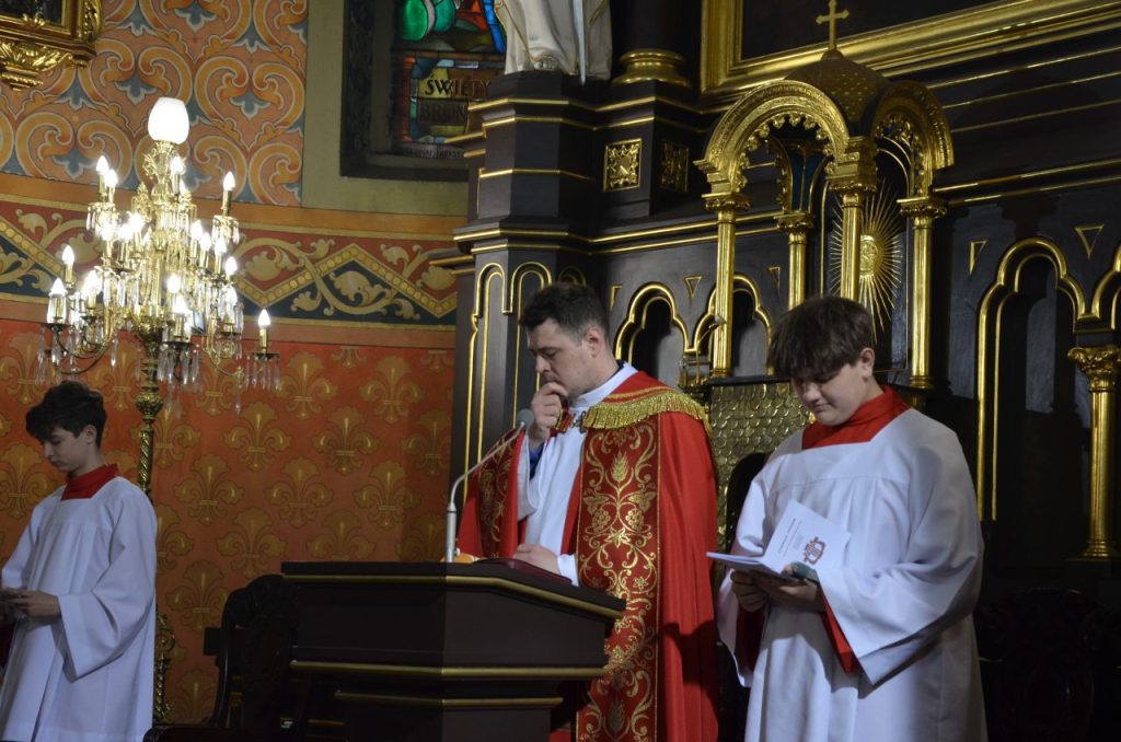 Celebracja Ciemnych Jutrzni- Wielki Piątek i Wielka Sobota | Parafia ...